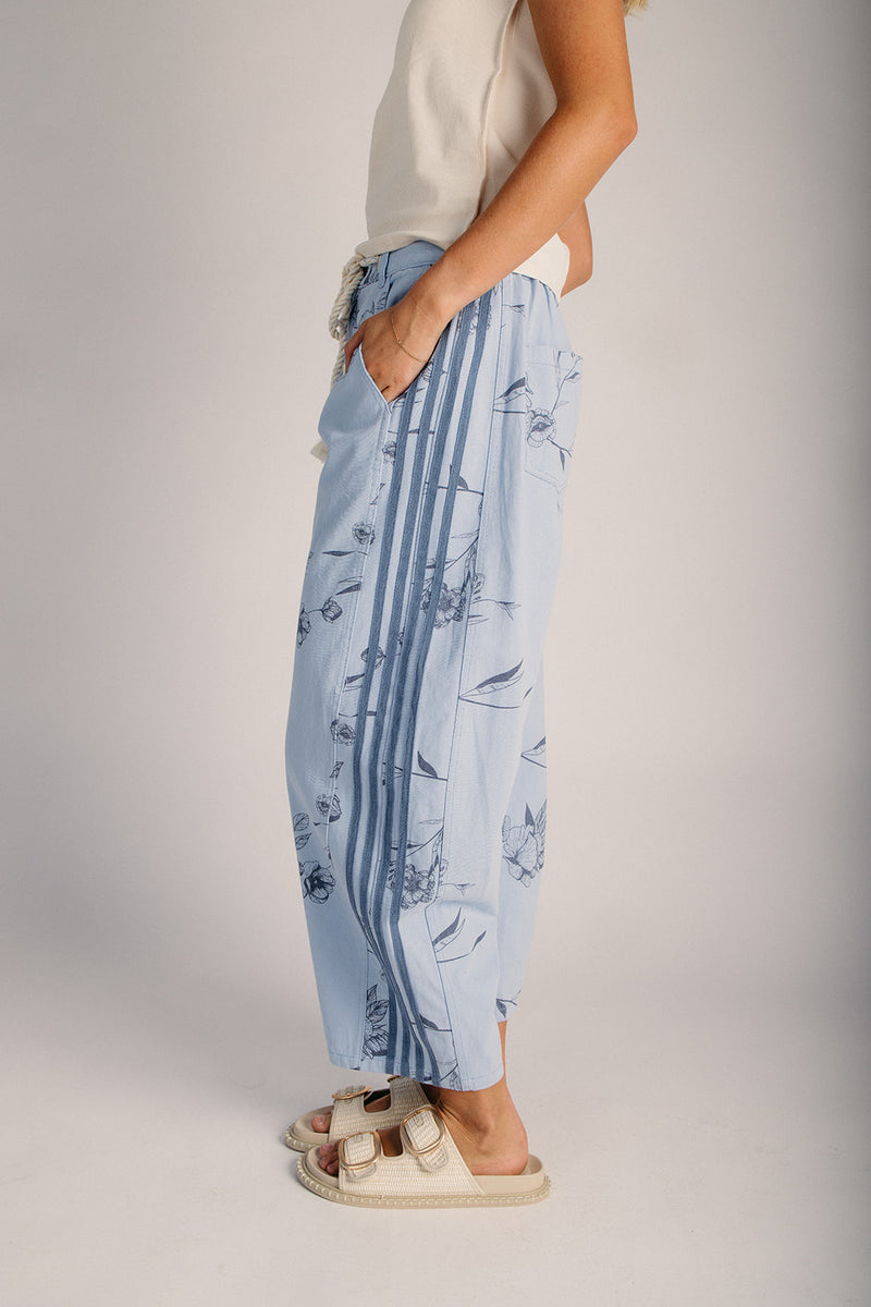 The Goolsby Pull-On Pant in Blue Daisy – Piper & Scoot